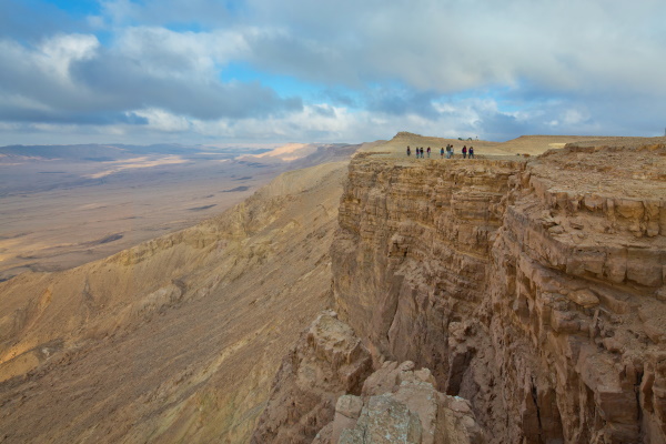 A Guide to Vacationing at the Ramon Crater | Isrotel
